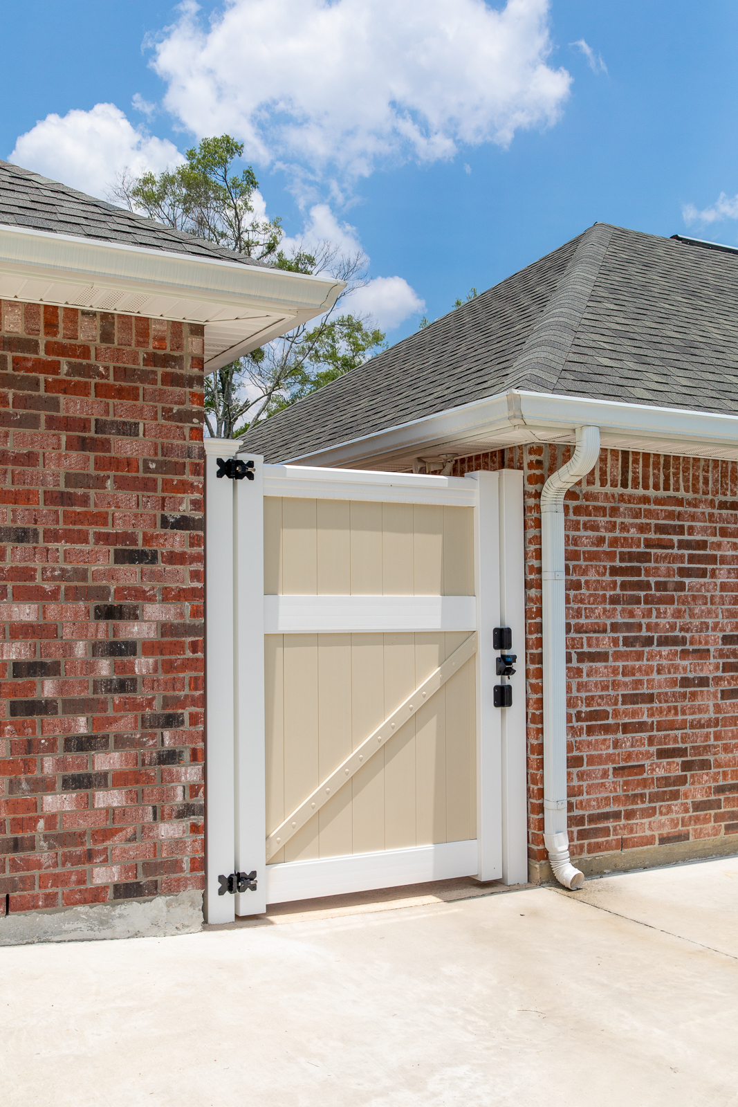 Vinyl Gate Installation Tips - Country Estate Fence